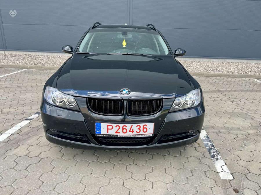 Black BMW 320 2006 in Kaunas, with an engine capacity of 2.00 L and mileage of 335 thousand km for 3100 €, photo 3 on AUTOMOTO.COM.LV