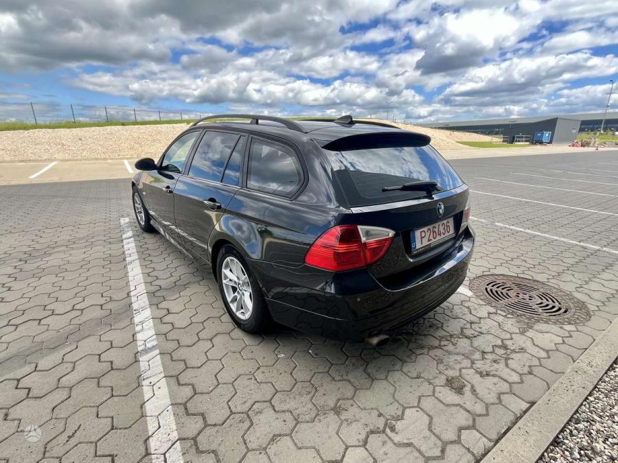 Black BMW 320 2006 in Kaunas, with an engine capacity of 2.00 L and mileage of 335 thousand km for 3100 €, photo 8 on AUTOMOTO.COM.LV