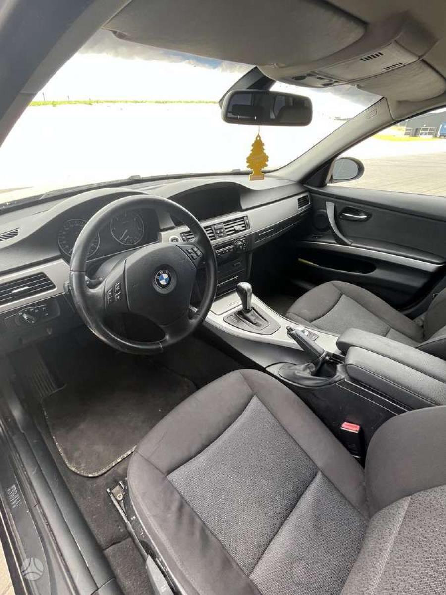 Black BMW 320 2006 in Kaunas, with an engine capacity of 2.00 L and mileage of 335 thousand km for 3100 €, photo 10 on AUTOMOTO.COM.LV