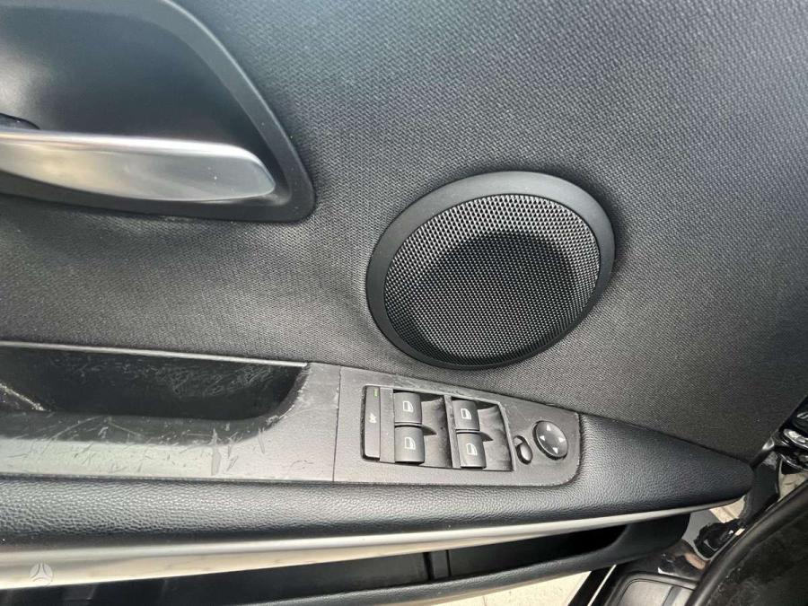 Black BMW 320 2006 in Kaunas, with an engine capacity of 2.00 L and mileage of 335 thousand km for 3100 €, photo 11 on AUTOMOTO.COM.LV