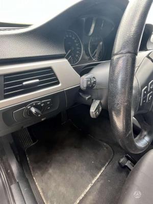 Black BMW 320 2006 in Kaunas, with an engine capacity of 2.00 L and mileage of 335 thousand km for 3100 €, photo 12 on AUTOMOTO.COM.LV