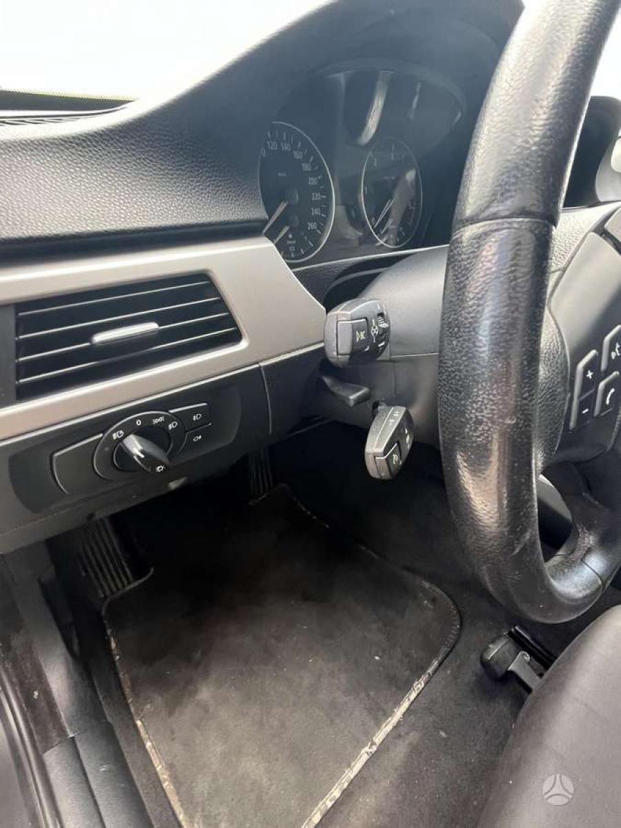 Black BMW 320 2006 in Kaunas, with an engine capacity of 2.00 L and mileage of 335 thousand km for 3100 €, photo 12 on AUTOMOTO.COM.LV