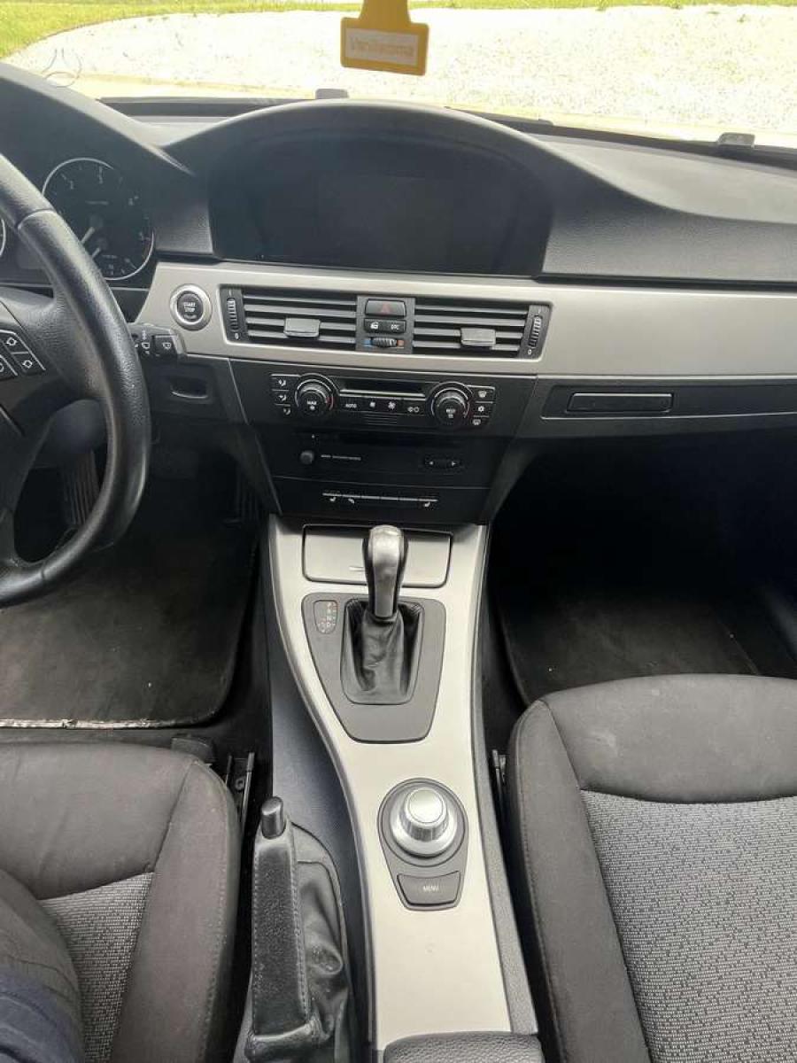 Black BMW 320 2006 in Kaunas, with an engine capacity of 2.00 L and mileage of 335 thousand km for 3100 €, photo 13 on AUTOMOTO.COM.LV