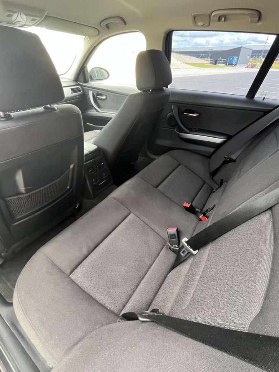 Black BMW 320 2006 in Kaunas, with an engine capacity of 2.00 L and mileage of 335 thousand km for 3100 €, photo 15 on AUTOMOTO.COM.LV
