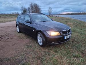 Melns BMW 320 2006 Daugavpils, ar dzinēja tilpumu 2.00 L un nobraukumu 429 tūkst. km par 2300 €, foto 4 vietnē AUTOMOTO.COM.LV