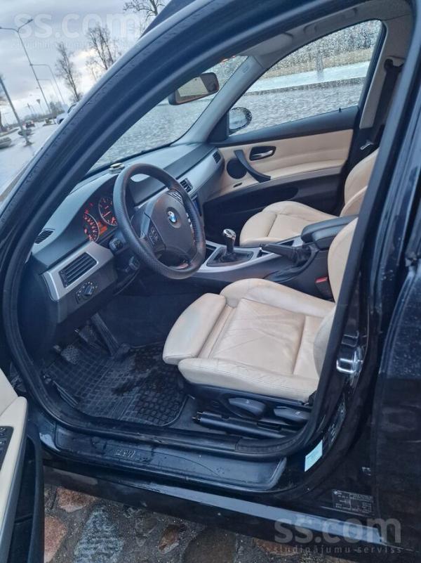 Melns BMW 320 2006 Daugavpils, ar dzinēja tilpumu 2.00 L un nobraukumu 429 tūkst. km par 2300 €, foto 9 vietnē AUTOMOTO.COM.LV