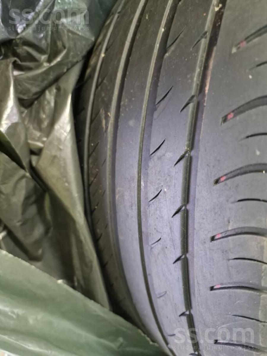 Melns BMW 320 2006 Daugavpils, ar dzinēja tilpumu 2.00 L un nobraukumu 429 tūkst. km par 2300 €, foto 13 vietnē AUTOMOTO.COM.LV