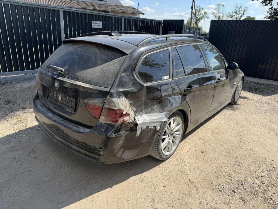 Black BMW 320 2006 in Marijampole, with an engine capacity of 2.00 L and mileage of 337 thousand km for 1650 €, photo 5 on AUTOMOTO.COM.LV