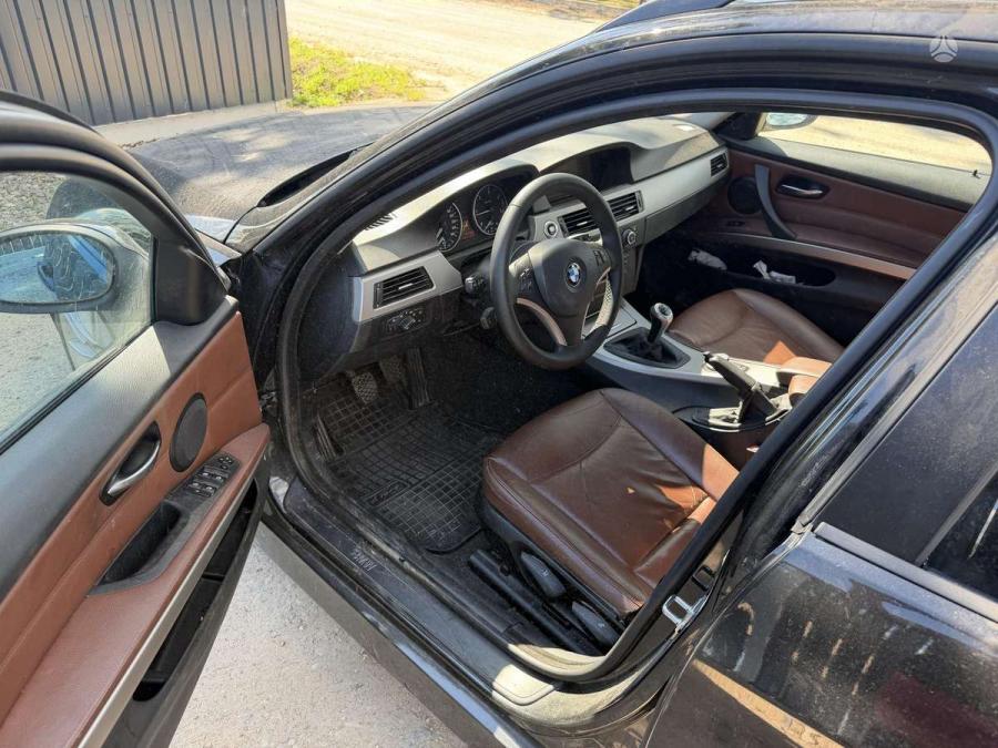 Black BMW 320 2006 in Marijampole, with an engine capacity of 2.00 L and mileage of 337 thousand km for 1650 €, photo 7 on AUTOMOTO.COM.LV