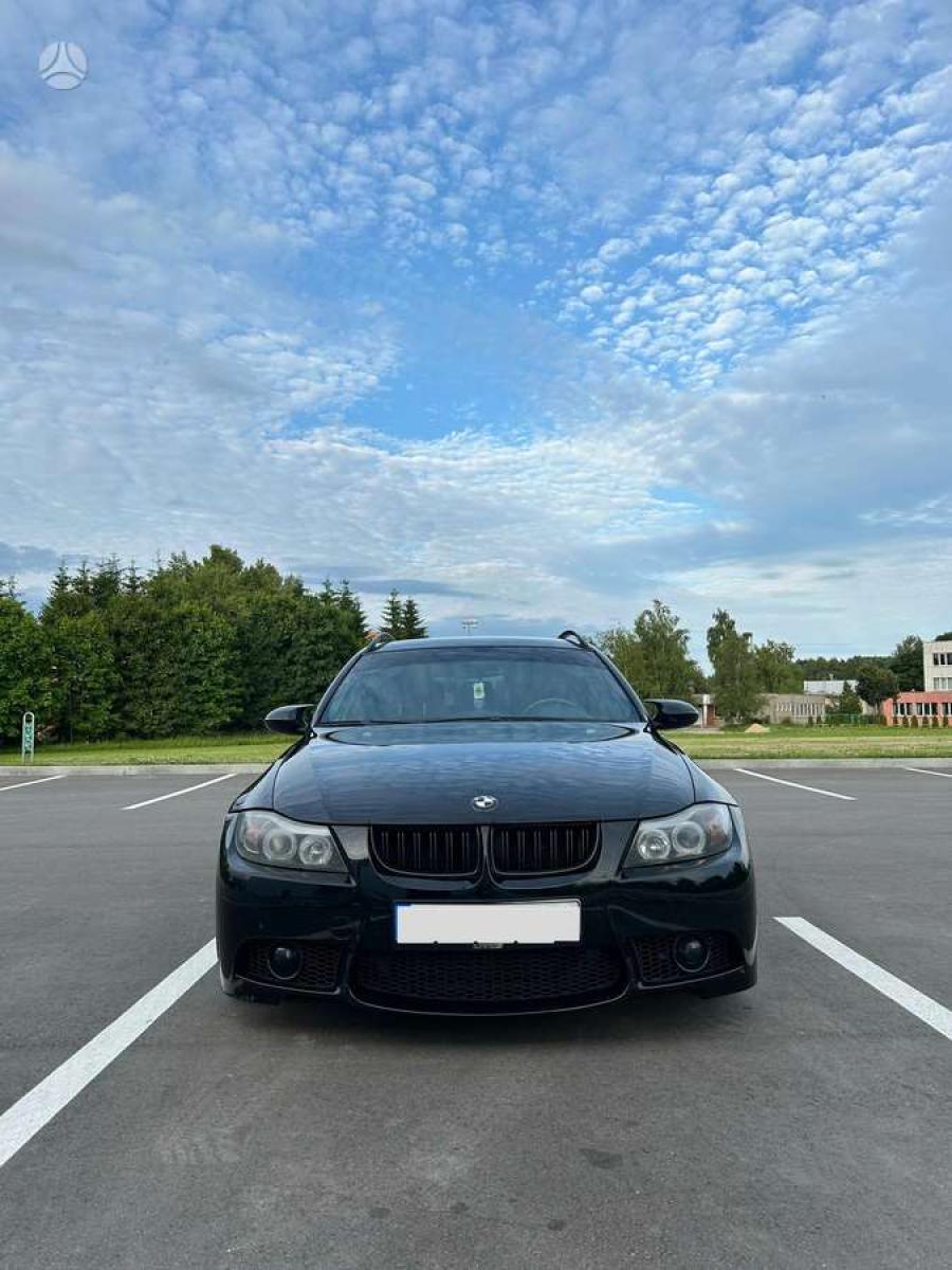 Black BMW 320 2006 in Plunge, with an engine capacity of 2.00 L and mileage of 386 thousand km for 3100 €, photo 1 on AUTOMOTO.COM.LV