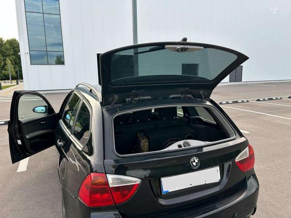 Melns BMW 320 2006 Plungė, ar dzinēja tilpumu 2.00 L un nobraukumu 386 tūkst. km par 3100 €, foto 2 vietnē AUTOMOTO.COM.LV