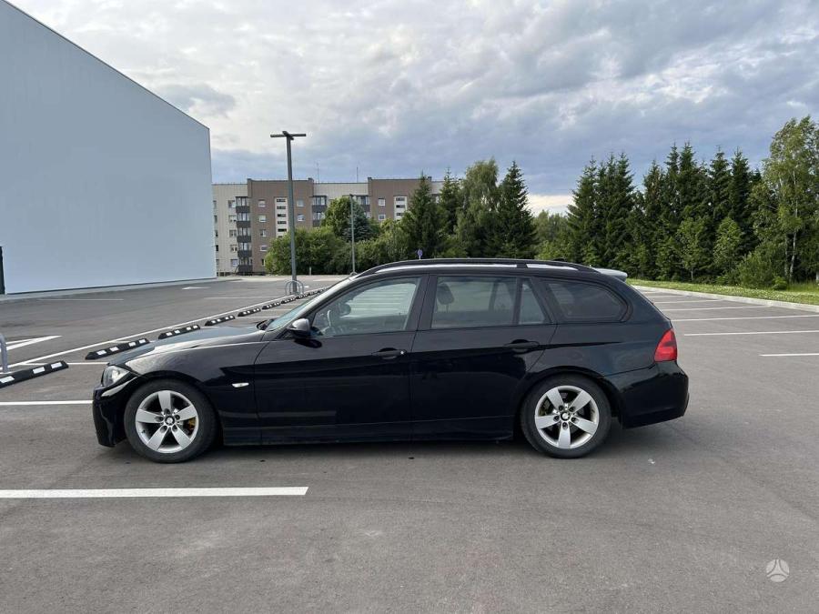 Black BMW 320 2006 in Plunge, with an engine capacity of 2.00 L and mileage of 386 thousand km for 3100 €, photo 5 on AUTOMOTO.COM.LV