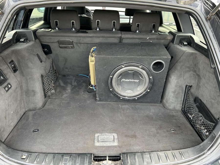 Black BMW 320 2006 in Plunge, with an engine capacity of 2.00 L and mileage of 386 thousand km for 3100 €, photo 6 on AUTOMOTO.COM.LV