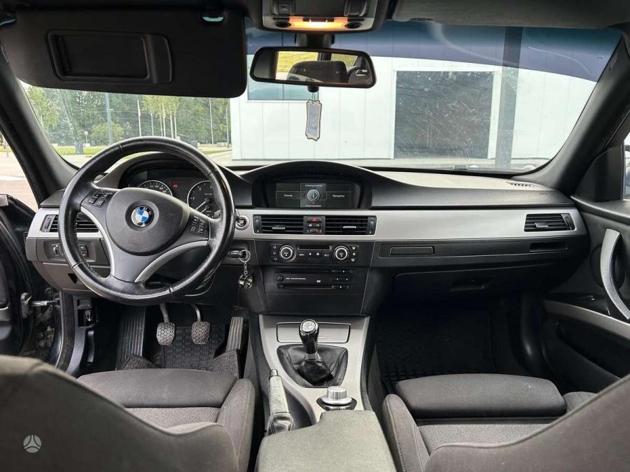 Black BMW 320 2006 in Plunge, with an engine capacity of 2.00 L and mileage of 386 thousand km for 3100 €, photo 10 on AUTOMOTO.COM.LV