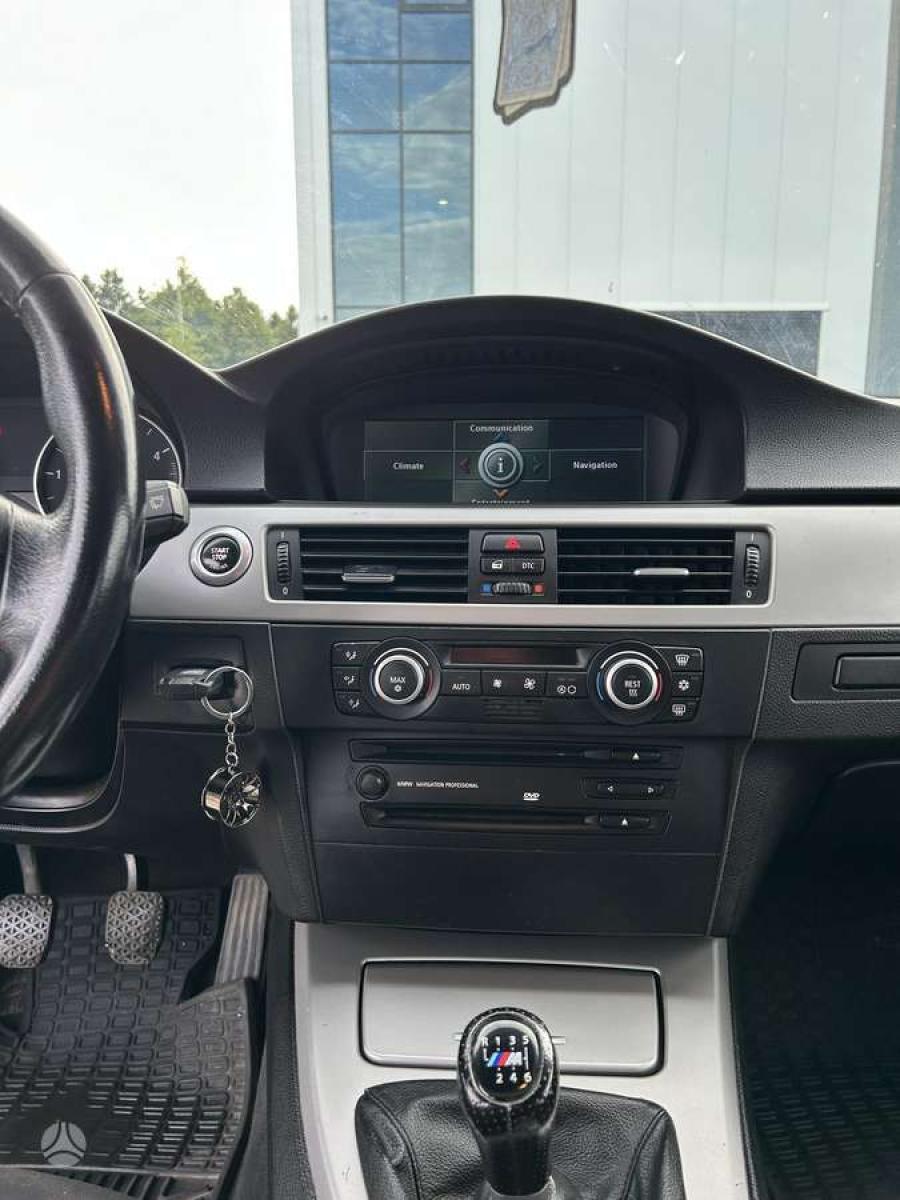 Black BMW 320 2006 in Plunge, with an engine capacity of 2.00 L and mileage of 386 thousand km for 3100 €, photo 11 on AUTOMOTO.COM.LV