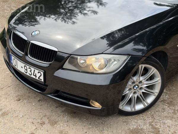Black BMW 320 2006 in Riga, with an engine capacity of 2.00 L and mileage of 302 thousand km for 4800 €, photo 2 on AUTOMOTO.COM.LV
