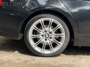 Black BMW 320 2006 in Riga, with an engine capacity of 2.00 L and mileage of 302 thousand km for 4800 €, photo 5 on AUTOMOTO.COM.LV
