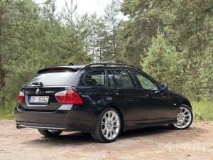 Black BMW 320 2006 in Riga, with an engine capacity of 2.00 L and mileage of 302 thousand km for 4800 €, photo 6 on AUTOMOTO.COM.LV