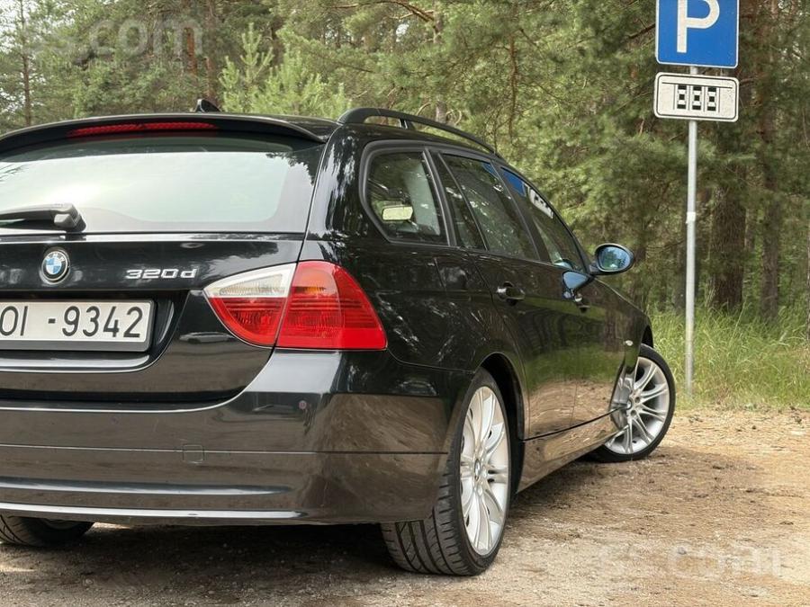 Black BMW 320 2006 in Riga, with an engine capacity of 2.00 L and mileage of 302 thousand km for 4800 €, photo 7 on AUTOMOTO.COM.LV