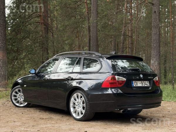 Black BMW 320 2006 in Riga, with an engine capacity of 2.00 L and mileage of 302 thousand km for 4800 €, photo 7 on AUTOMOTO.COM.LV