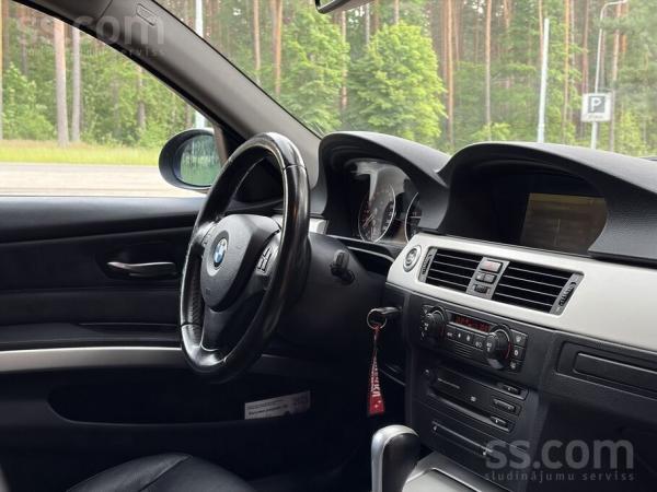 Black BMW 320 2006 in Riga, with an engine capacity of 2.00 L and mileage of 302 thousand km for 4800 €, photo 10 on AUTOMOTO.COM.LV