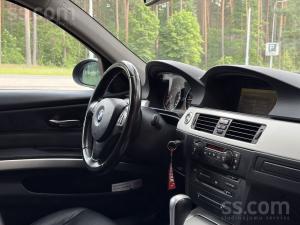 Black BMW 320 2006 in Riga, with an engine capacity of 2.00 L and mileage of 302 thousand km for 4800 €, photo 11 on AUTOMOTO.COM.LV