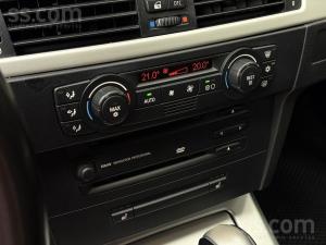 Black BMW 320 2006 in Riga, with an engine capacity of 2.00 L and mileage of 302 thousand km for 4800 €, photo 14 on AUTOMOTO.COM.LV
