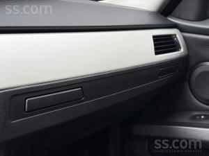 Black BMW 320 2006 in Riga, with an engine capacity of 2.00 L and mileage of 302 thousand km for 4800 €, photo 16 on AUTOMOTO.COM.LV