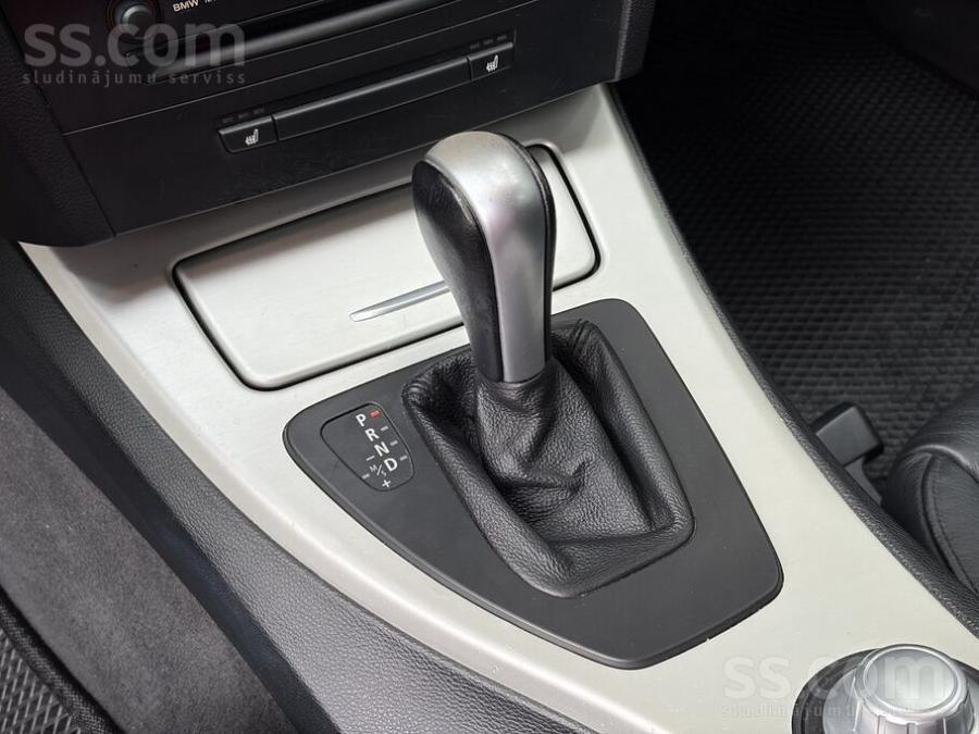 Black BMW 320 2006 in Riga, with an engine capacity of 2.00 L and mileage of 302 thousand km for 4800 €, photo 17 on AUTOMOTO.COM.LV
