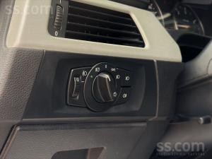 Black BMW 320 2006 in Riga, with an engine capacity of 2.00 L and mileage of 302 thousand km for 4800 €, photo 18 on AUTOMOTO.COM.LV