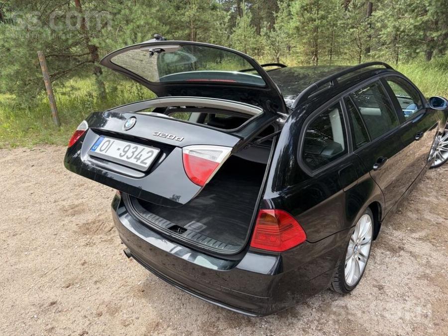 Black BMW 320 2006 in Riga, with an engine capacity of 2.00 L and mileage of 302 thousand km for 4800 €, photo 24 on AUTOMOTO.COM.LV