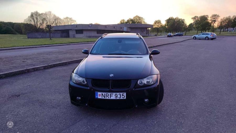 Melns BMW 320 2006 Rokiškis, ar dzinēja tilpumu 2.00 L un nobraukumu 411 tūkst. km par 2700 €, foto 3 vietnē AUTOMOTO.COM.LV