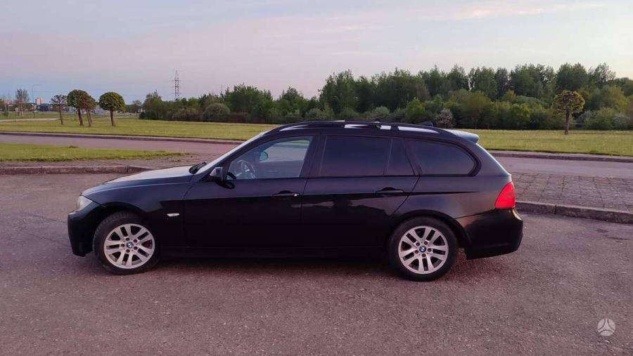 Melns BMW 320 2006 Rokiškis, ar dzinēja tilpumu 2.00 L un nobraukumu 411 tūkst. km par 2700 €, foto 5 vietnē AUTOMOTO.COM.LV