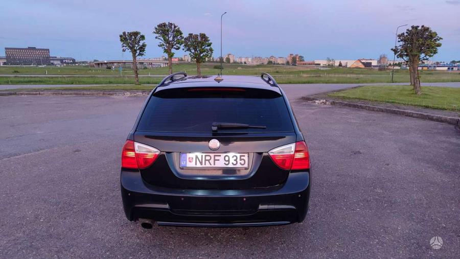 Melns BMW 320 2006 Rokiškis, ar dzinēja tilpumu 2.00 L un nobraukumu 411 tūkst. km par 2700 €, foto 7 vietnē AUTOMOTO.COM.LV