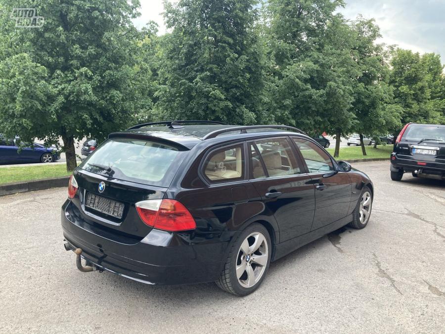 Melns BMW 320 2006 Viļņa, ar dzinēja tilpumu 2.00 L un nobraukumu 395 tūkst. km par 1850 €, foto 4 vietnē AUTOMOTO.COM.LV