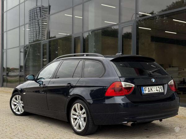 Black BMW 320 2006 in Klaipeda, with an engine capacity of 2.00 L and mileage of 313 thousand km for 3650 €, photo 2 on AUTOMOTO.COM.LV