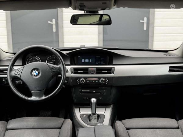 Black BMW 320 2006 in Klaipeda, with an engine capacity of 2.00 L and mileage of 313 thousand km for 3650 €, photo 3 on AUTOMOTO.COM.LV
