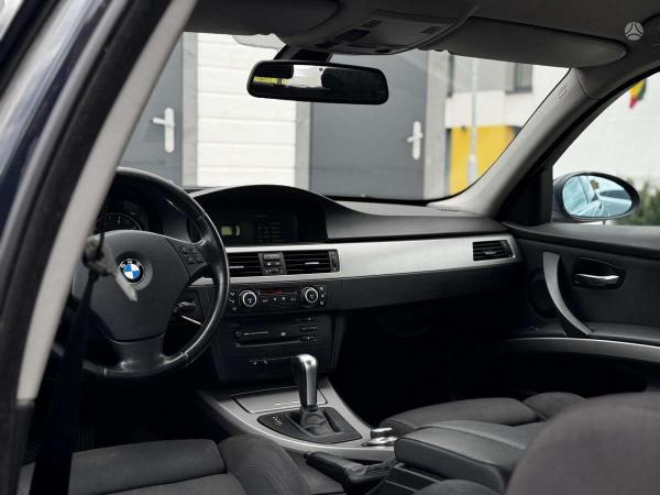 Black BMW 320 2006 in Klaipeda, with an engine capacity of 2.00 L and mileage of 313 thousand km for 3650 €, photo 9 on AUTOMOTO.COM.LV