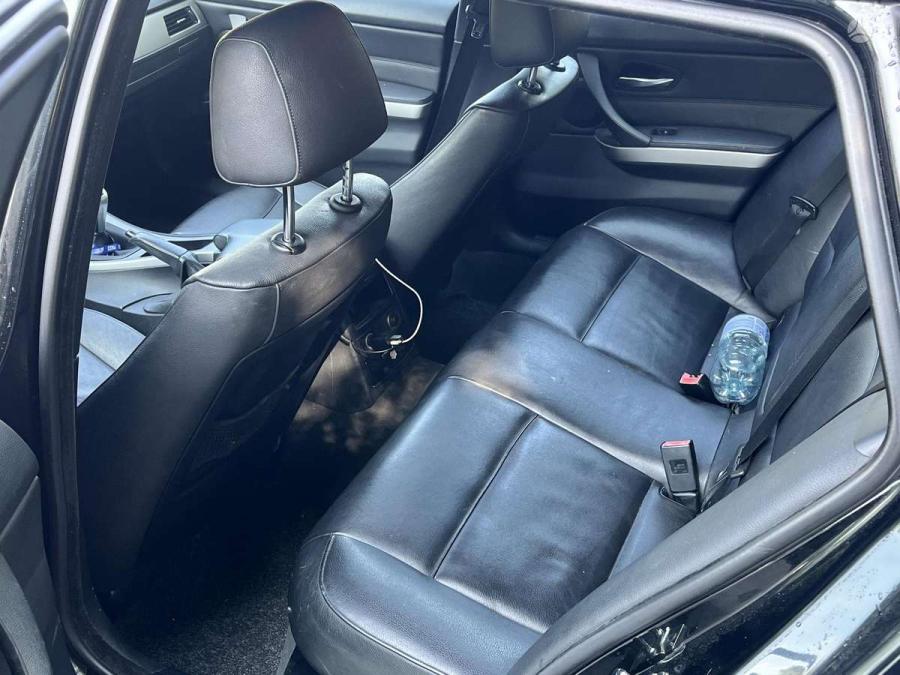 Melns BMW 320 2006 Utena, ar dzinēja tilpumu 2.00 L un nobraukumu 341 tūkst. km par 1800 €, foto 12 vietnē AUTOMOTO.COM.LV