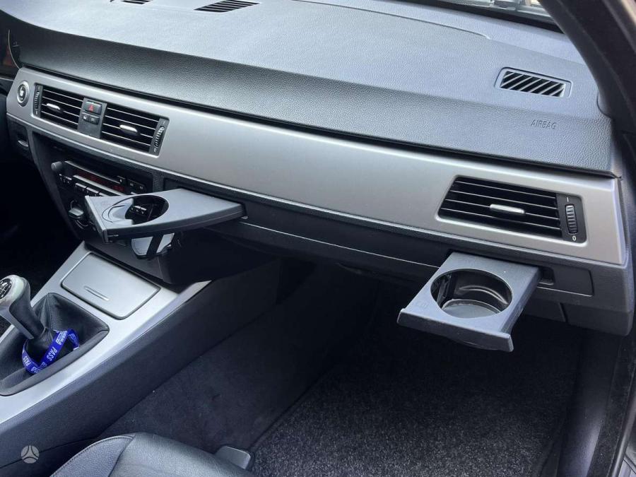 Melns BMW 320 2006 Utena, ar dzinēja tilpumu 2.00 L un nobraukumu 341 tūkst. km par 1800 €, foto 16 vietnē AUTOMOTO.COM.LV