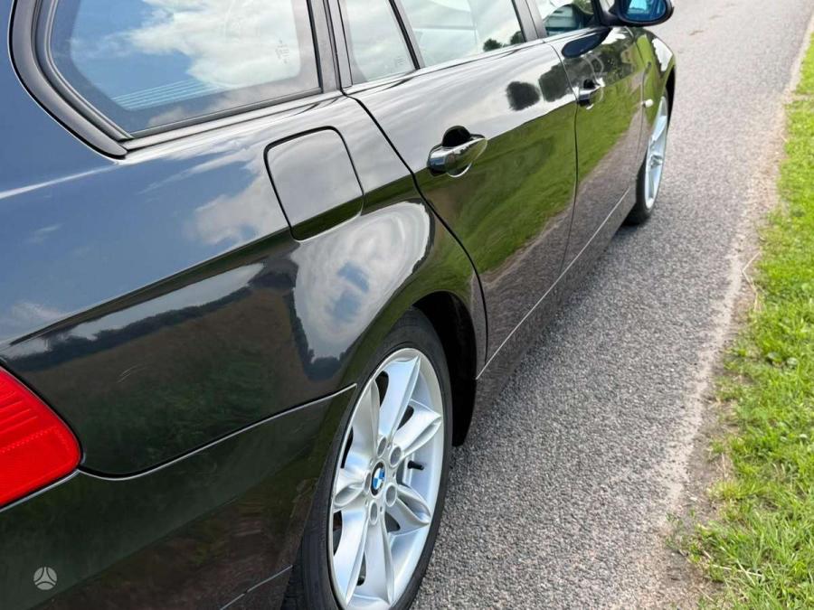 Black BMW 320 2006 in Alytus, with an engine capacity of 2.00 L and mileage of 356 thousand km for 2850 €, photo 12 on AUTOMOTO.COM.LV