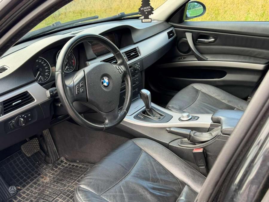 Black BMW 320 2006 in Alytus, with an engine capacity of 2.00 L and mileage of 356 thousand km for 2850 €, photo 14 on AUTOMOTO.COM.LV