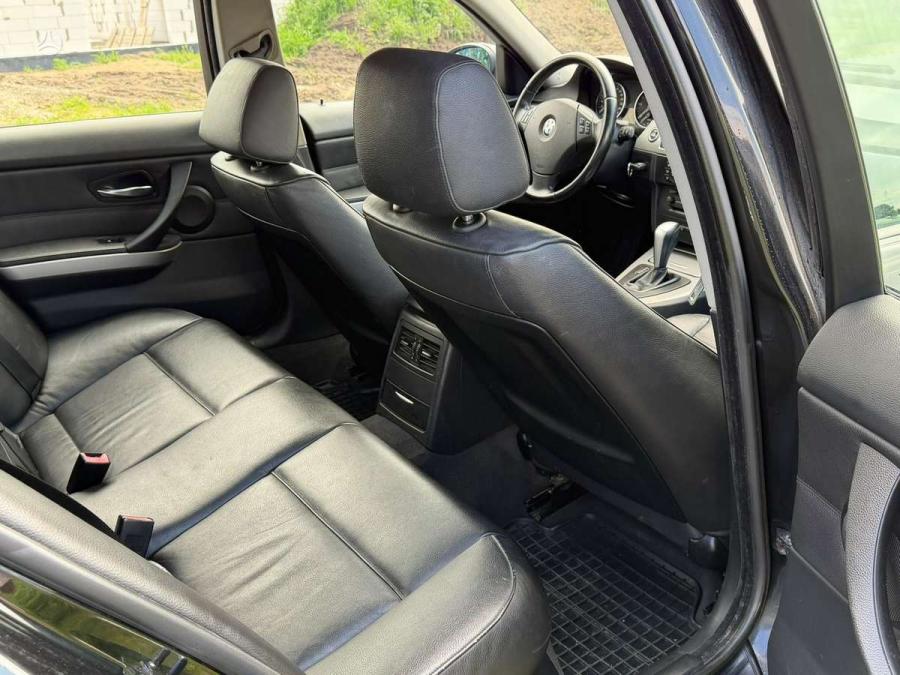 Black BMW 320 2006 in Alytus, with an engine capacity of 2.00 L and mileage of 356 thousand km for 2850 €, photo 17 on AUTOMOTO.COM.LV