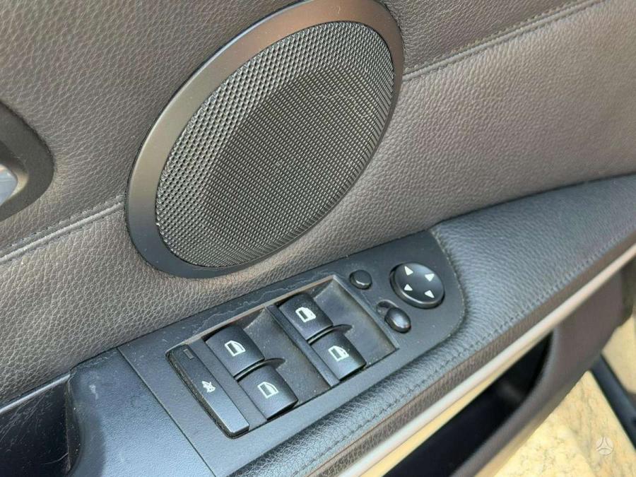 Black BMW 320 2006 in Alytus, with an engine capacity of 2.00 L and mileage of 356 thousand km for 2850 €, photo 22 on AUTOMOTO.COM.LV