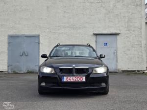 Melns BMW 320 2006 Viļņa, ar dzinēja tilpumu 2.00 L un nobraukumu 300 tūkst. km par 3400 €, foto  vietnē AUTOMOTO.COM.LV
