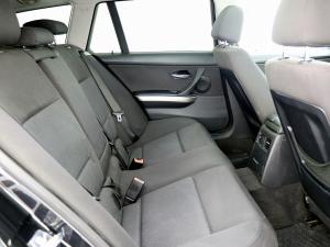 Black BMW 320 2006 in Tallinn, with an engine capacity of 2.00 L and mileage of 512 thousand km for 1399 €, photo 16 on AUTOMOTO.COM.LV
