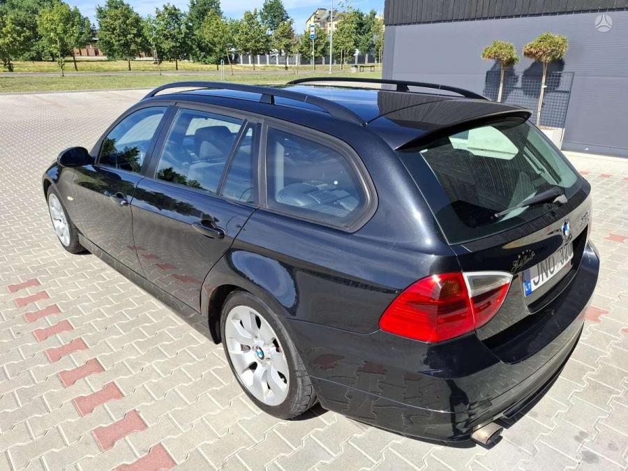 Black BMW 320 2006 in Siauliai, with an engine capacity of 2.00 L and mileage of 397 thousand km for 2245 €, photo 8 on AUTOMOTO.COM.LV