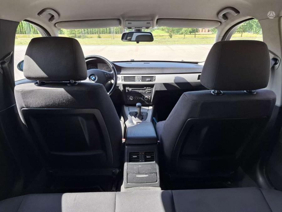 Black BMW 320 2006 in Siauliai, with an engine capacity of 2.00 L and mileage of 397 thousand km for 2245 €, photo 12 on AUTOMOTO.COM.LV