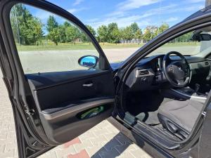 Black BMW 320 2006 in Siauliai, with an engine capacity of 2.00 L and mileage of 397 thousand km for 2245 €, photo 13 on AUTOMOTO.COM.LV