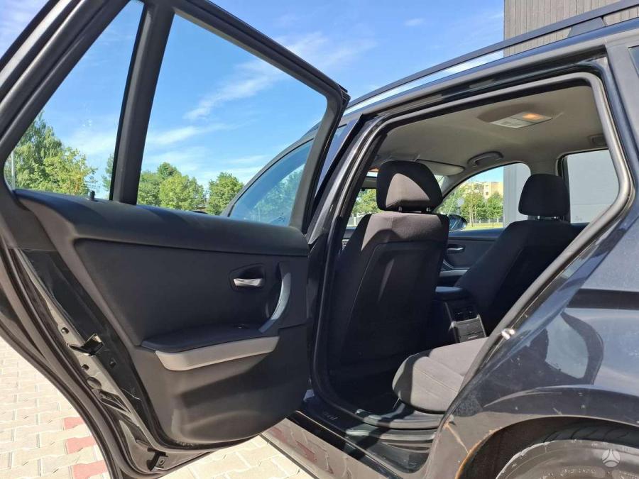 Black BMW 320 2006 in Siauliai, with an engine capacity of 2.00 L and mileage of 397 thousand km for 2245 €, photo 15 on AUTOMOTO.COM.LV